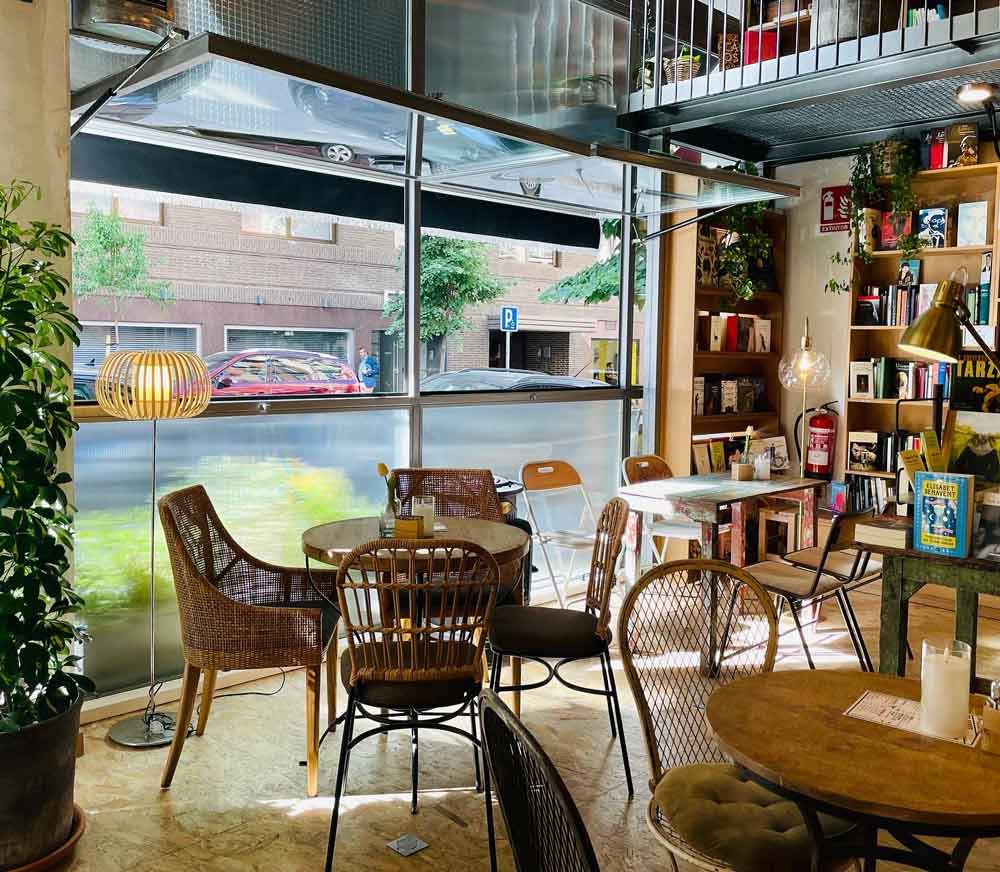 Cafebrería Ad Hoc: la librería de dos plantas que esconde una cafetería ...
