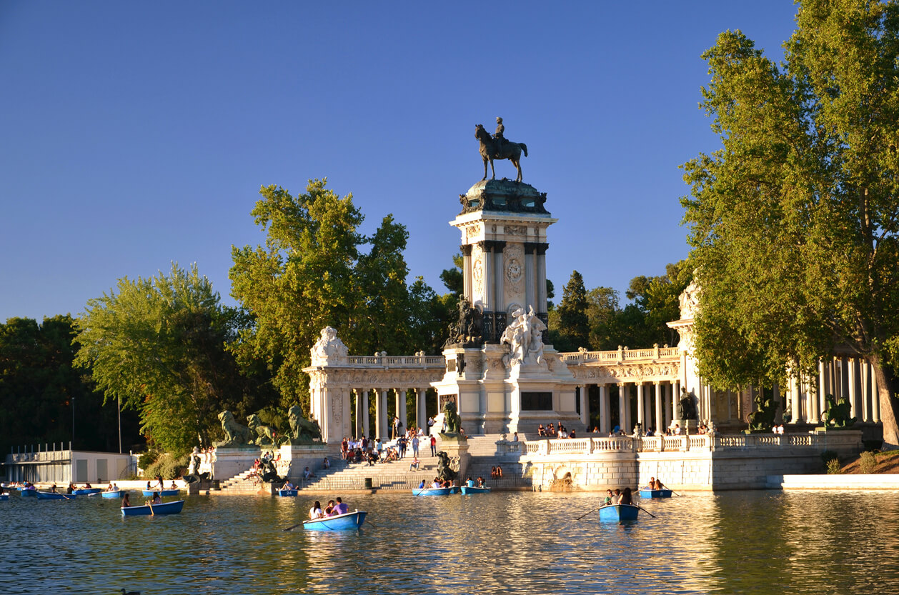 El monumento del estanque de El Retiro posee un mirador secreto al que se puede subir | Madrid ...